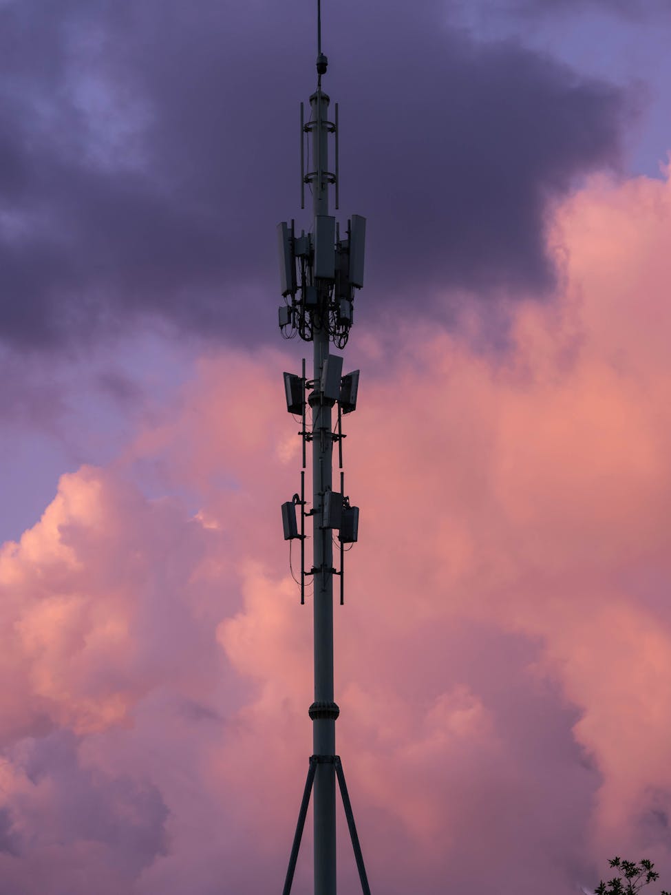 Telefónica to sell Chile business by year-end - LatinFinance